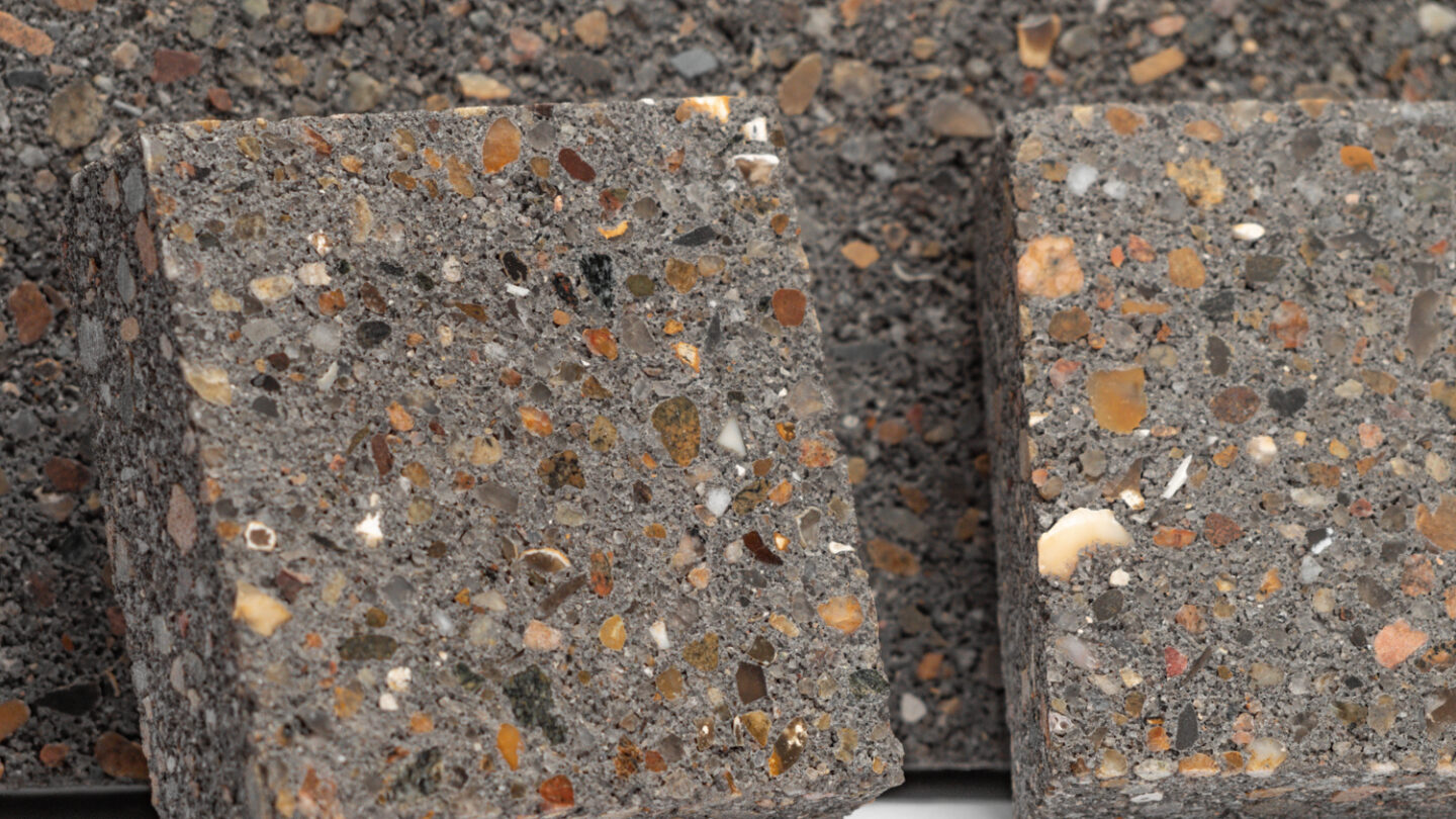 BioBasedTiles: grown with the help of bacteria | FRONT® Materials