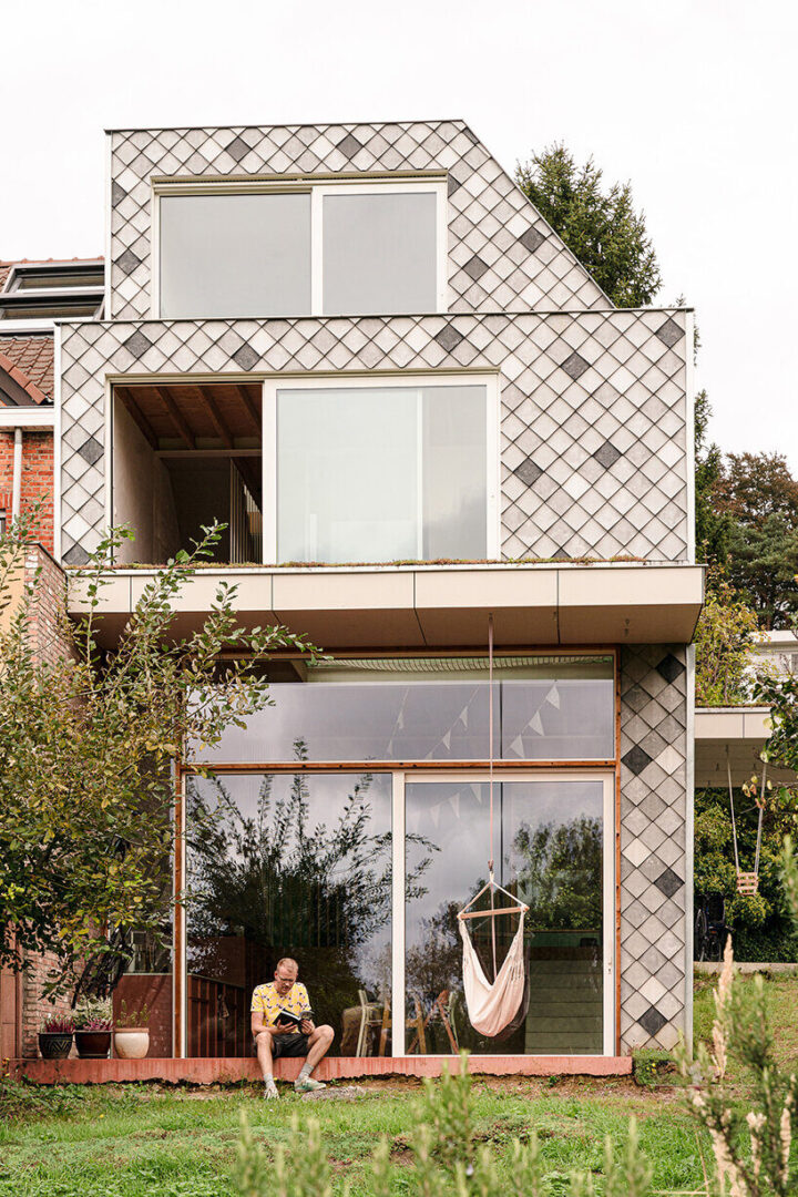Striking Pretty Plastic Facade at Residence in Kessel-Lo, Belgium